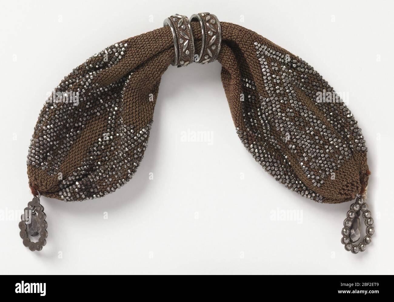 Two cut steel rings control side opening hi-res stock photography and images - Alamy