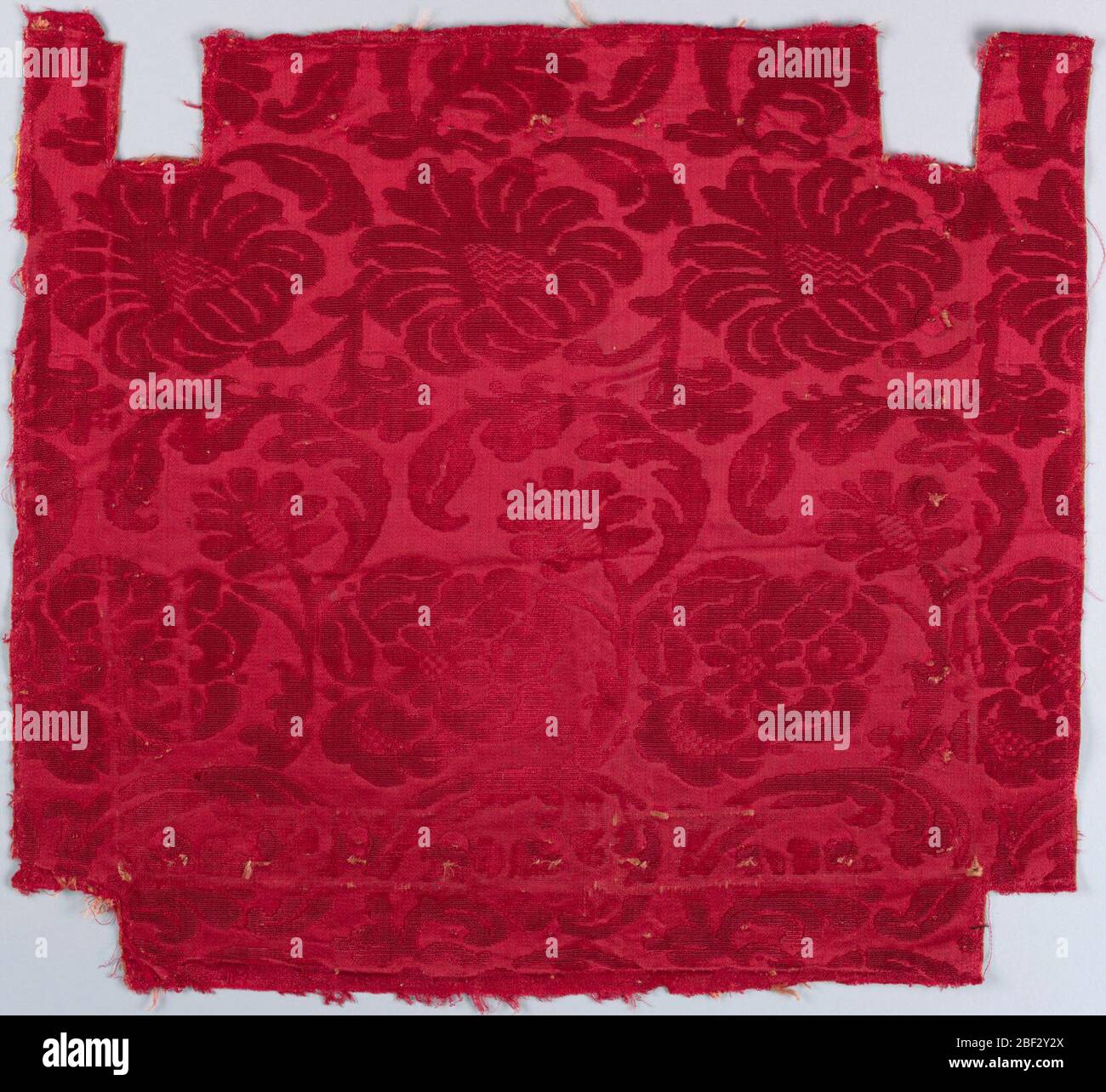 Fragment. Elongated peony and palm motifs in red Stock Photo - Alamy