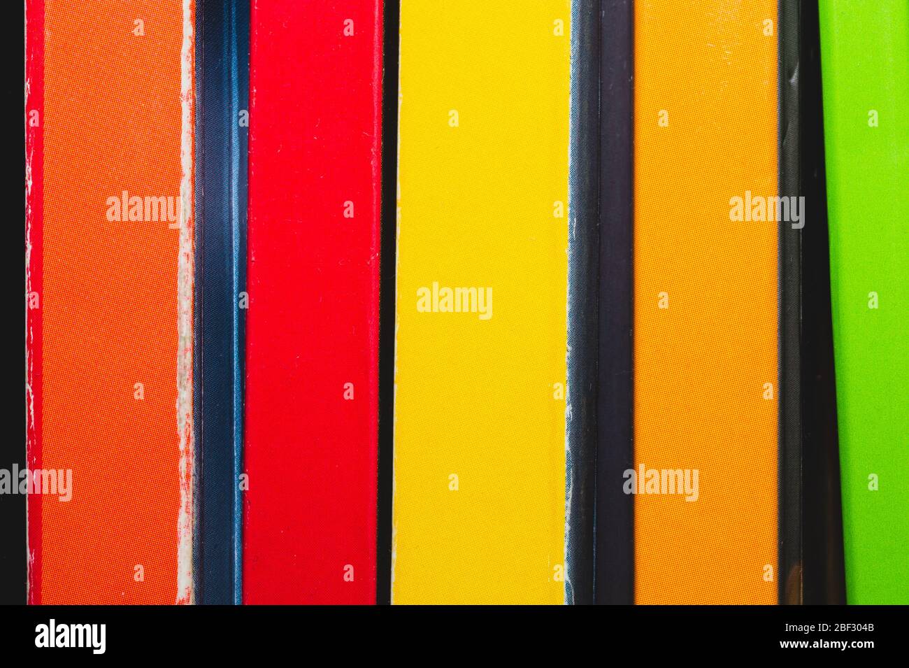 Book spine shelf hi-res stock photography and images - Alamy