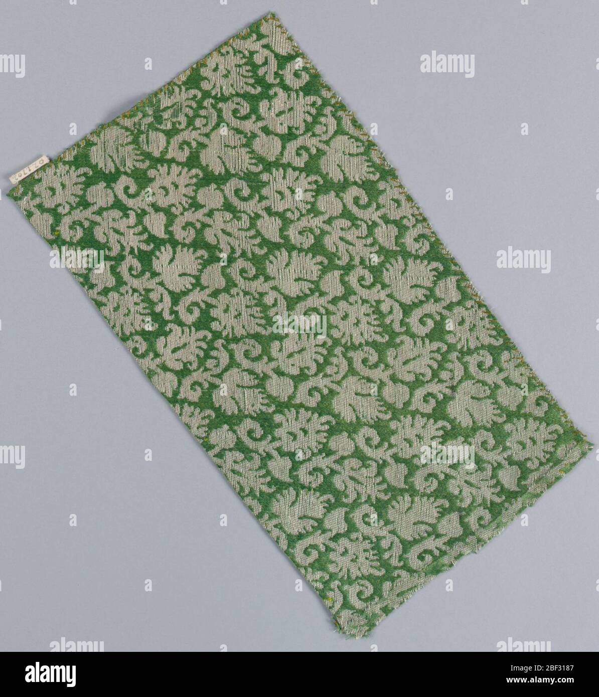 Bias cut hi-res stock photography and images - Alamy