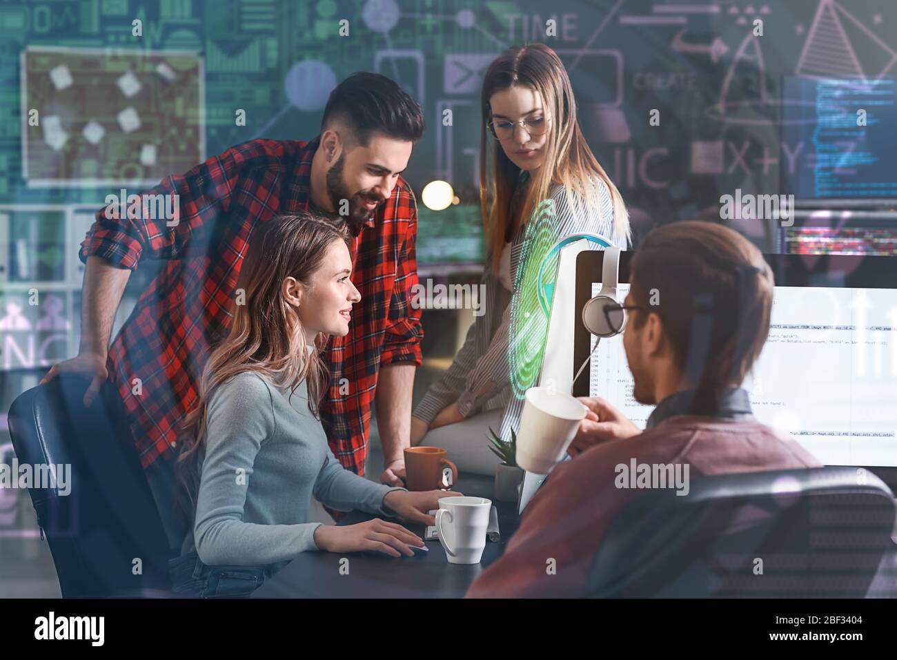 Group programmers sitting table hi-res stock photography and images - Alamy