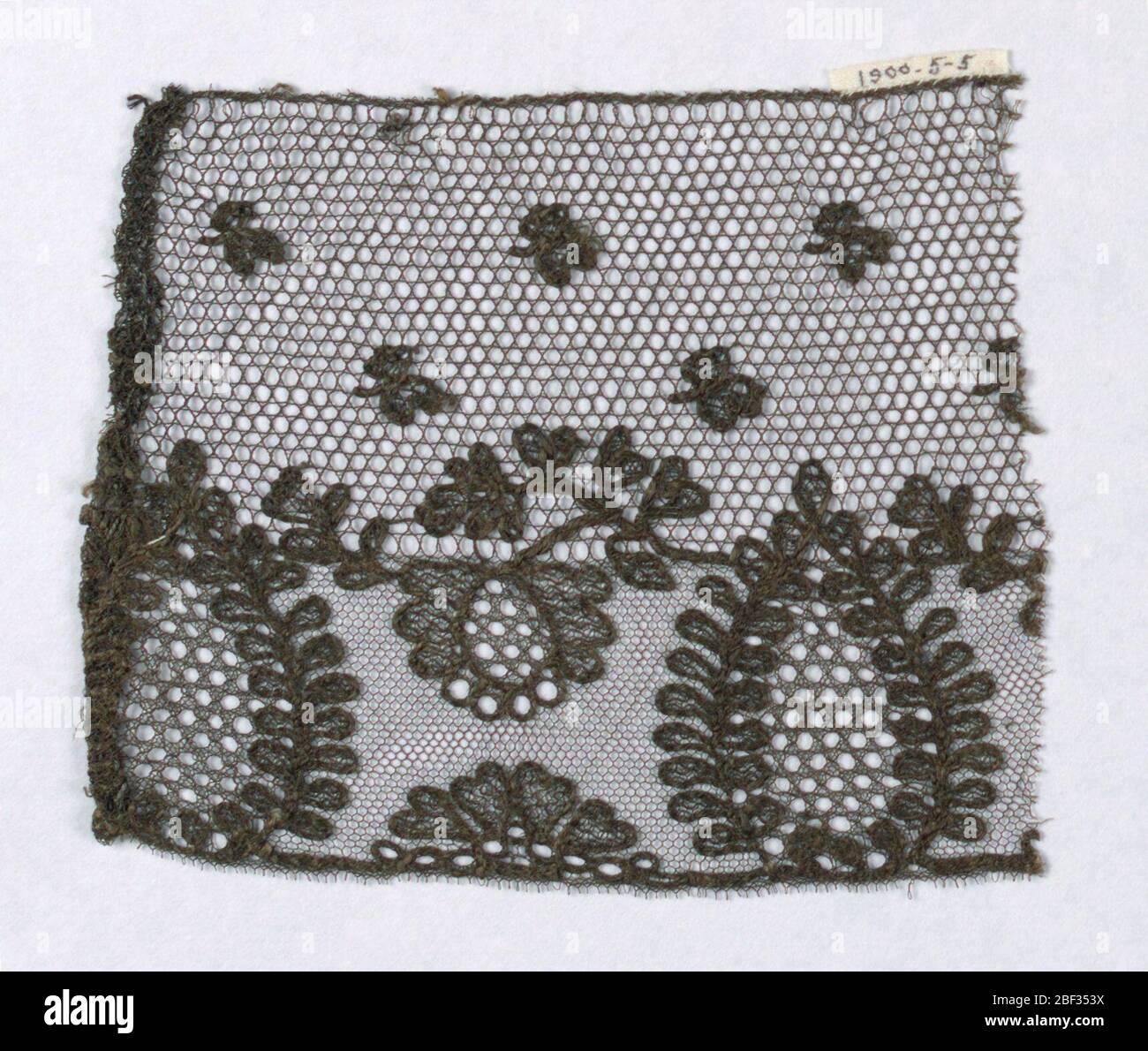 Black silk thread hi-res stock photography and images - Alamy