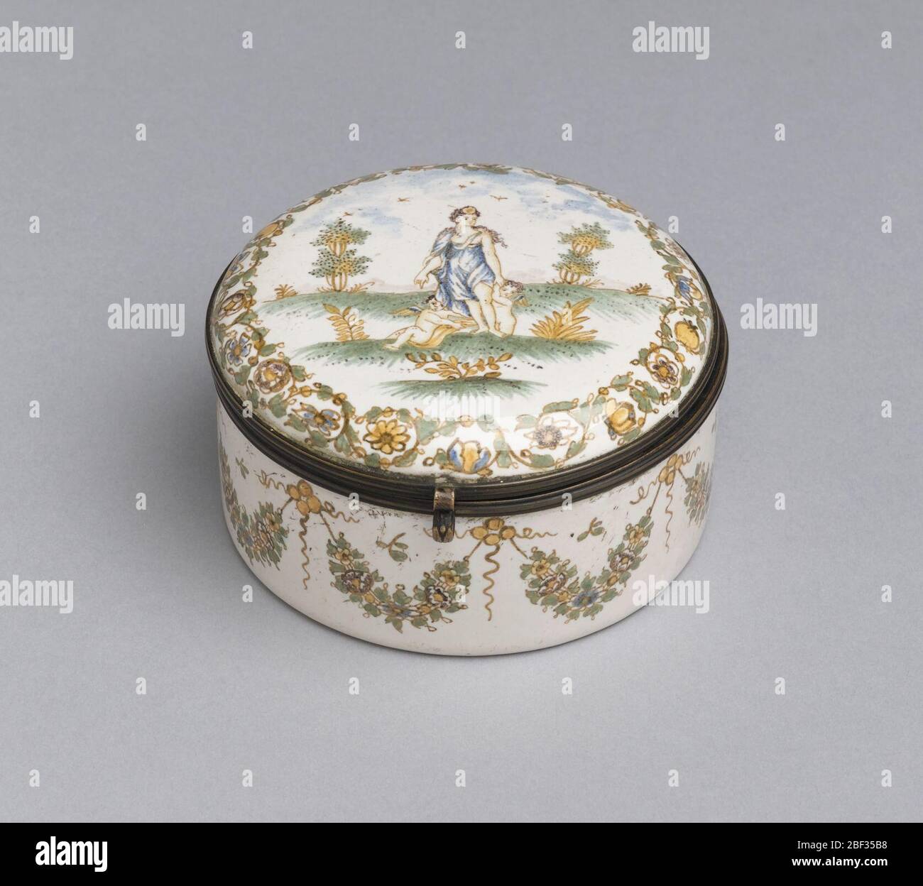 Slightly domed circular lid hi-res stock photography and images - Alamy