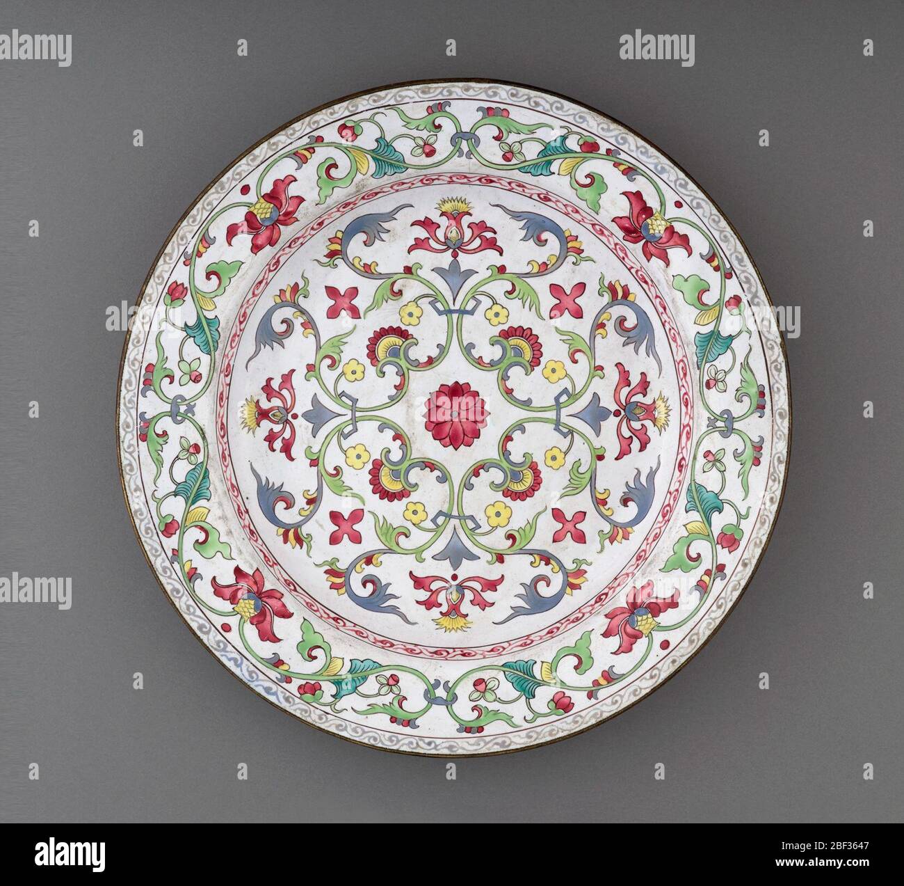 Symmetrical scroll work hi-res stock photography and images - Alamy