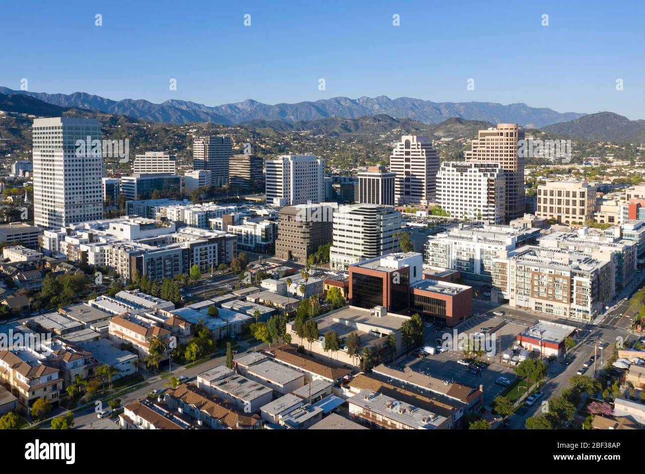 City center sunny hi-res stock photography and images - Alamy