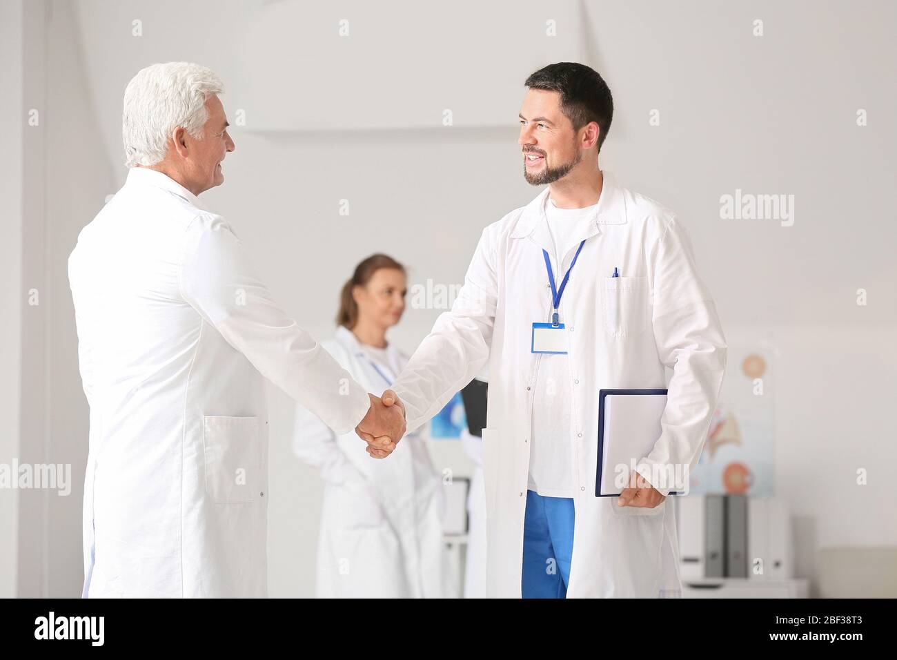 Male doctors shaking hands hi-res stock photography and images - Alamy