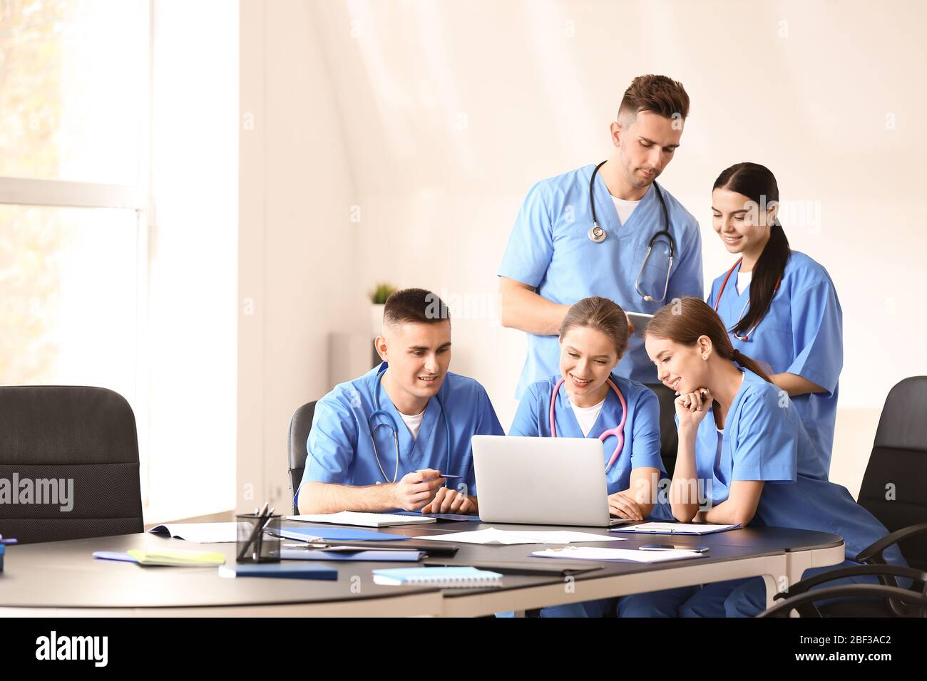 Group medical students laptop hi-res stock photography and images - Alamy