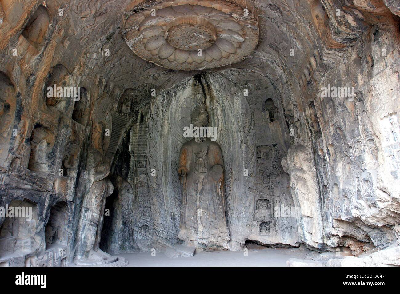 Longmen cave hi-res stock photography and images - Alamy