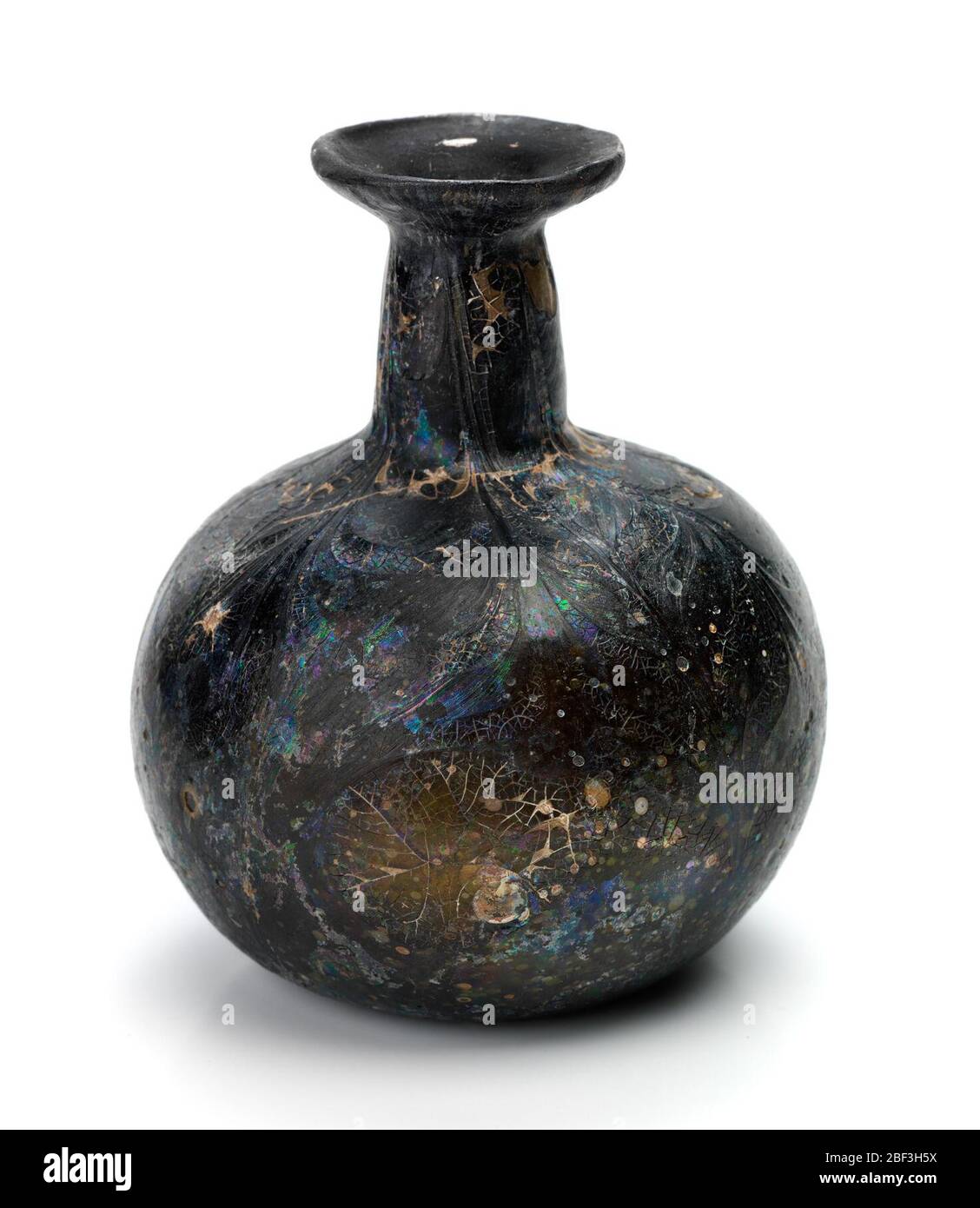 Perfume bottle metal hi-res stock photography and images - Alamy