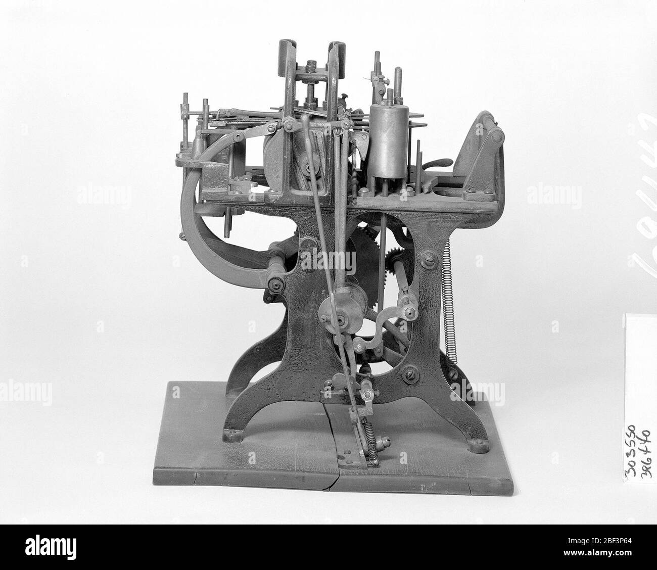 Printing press and sheetfed apparatus. This patent model demonstrates ...