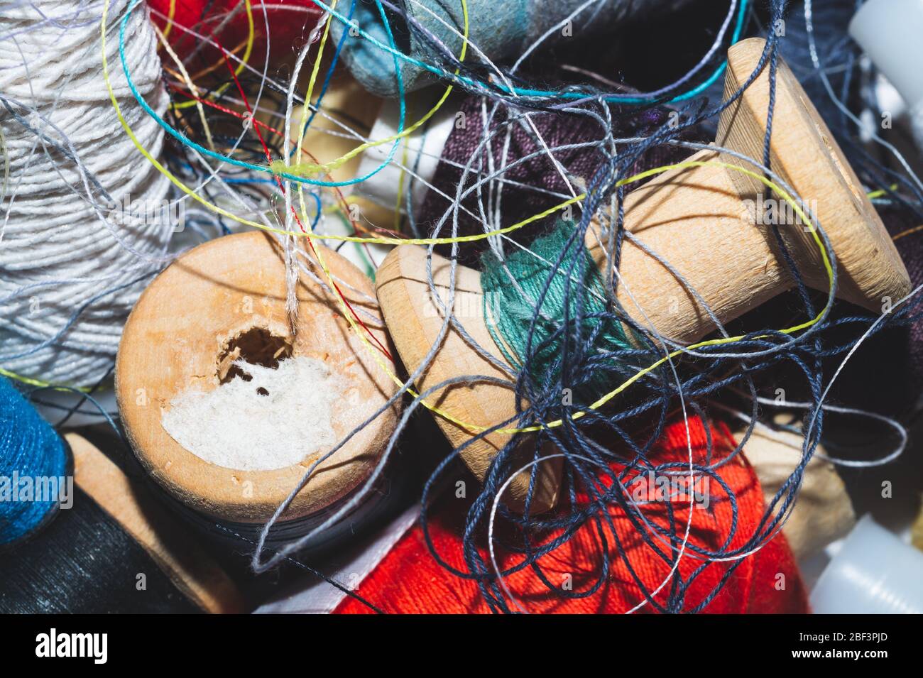 Thread sew tangled hi-res stock photography and images - Alamy