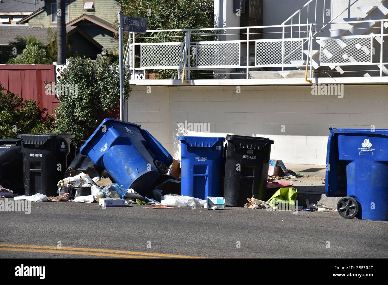 LOS ANGELES, CA/USA - JUNE 19, 2019: Trash strewn on the streets of Los ...