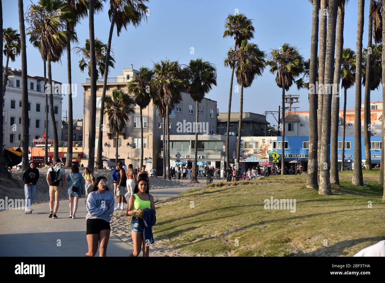 VENICE, CA/USA - JULY 5, 2019: Tourists stroll along the beach path ...