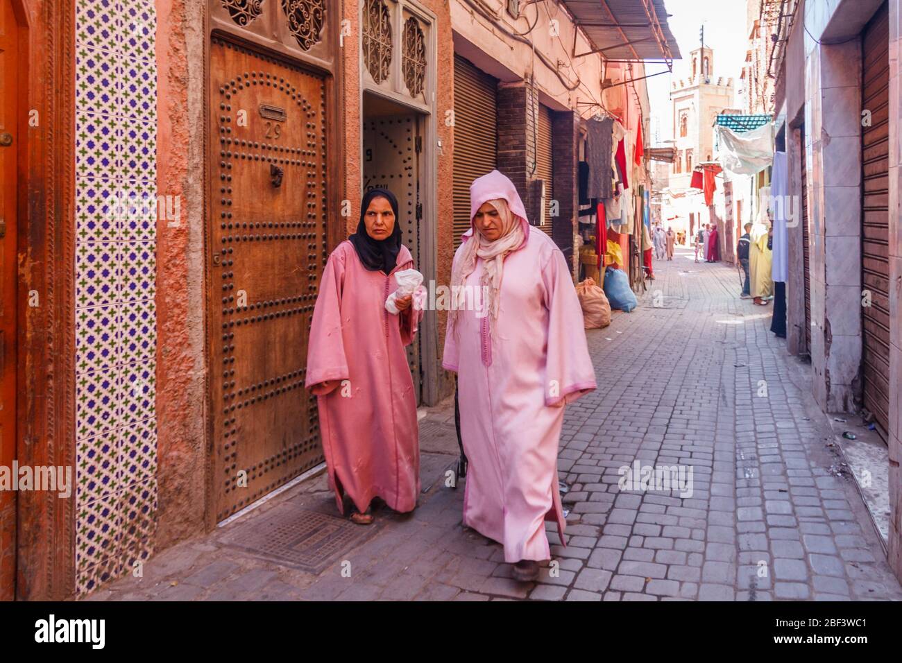 Moroccan robes hi-res stock photography and images - Alamy