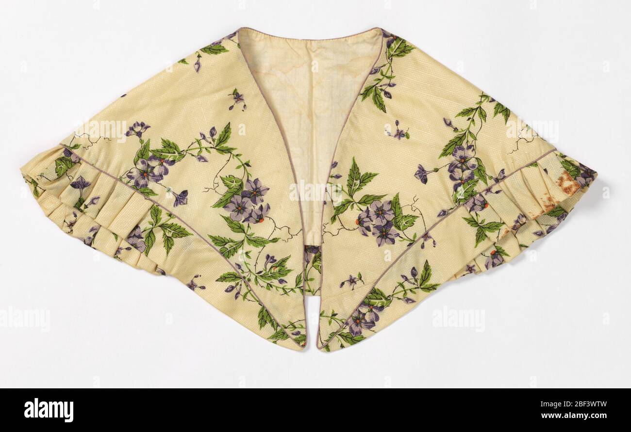 Fichu. Fichu with piping and ruffled edge, in ivory silk printed with ...