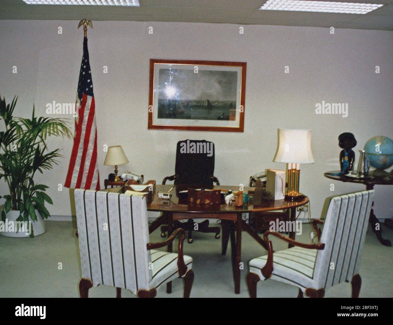 American flag office interior hi-res stock photography and images - Alamy