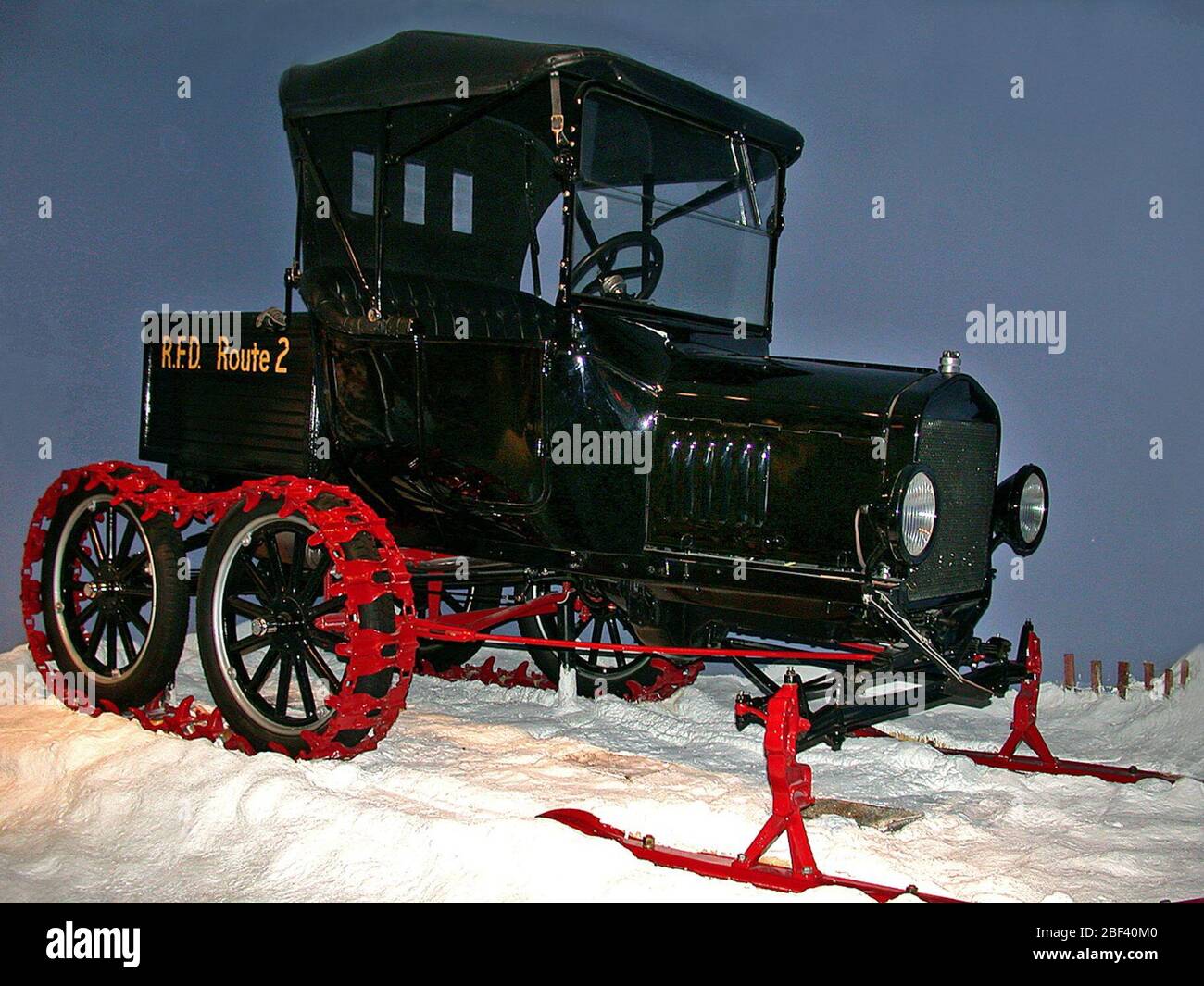 Tank treads hi-res stock photography and images - Alamy