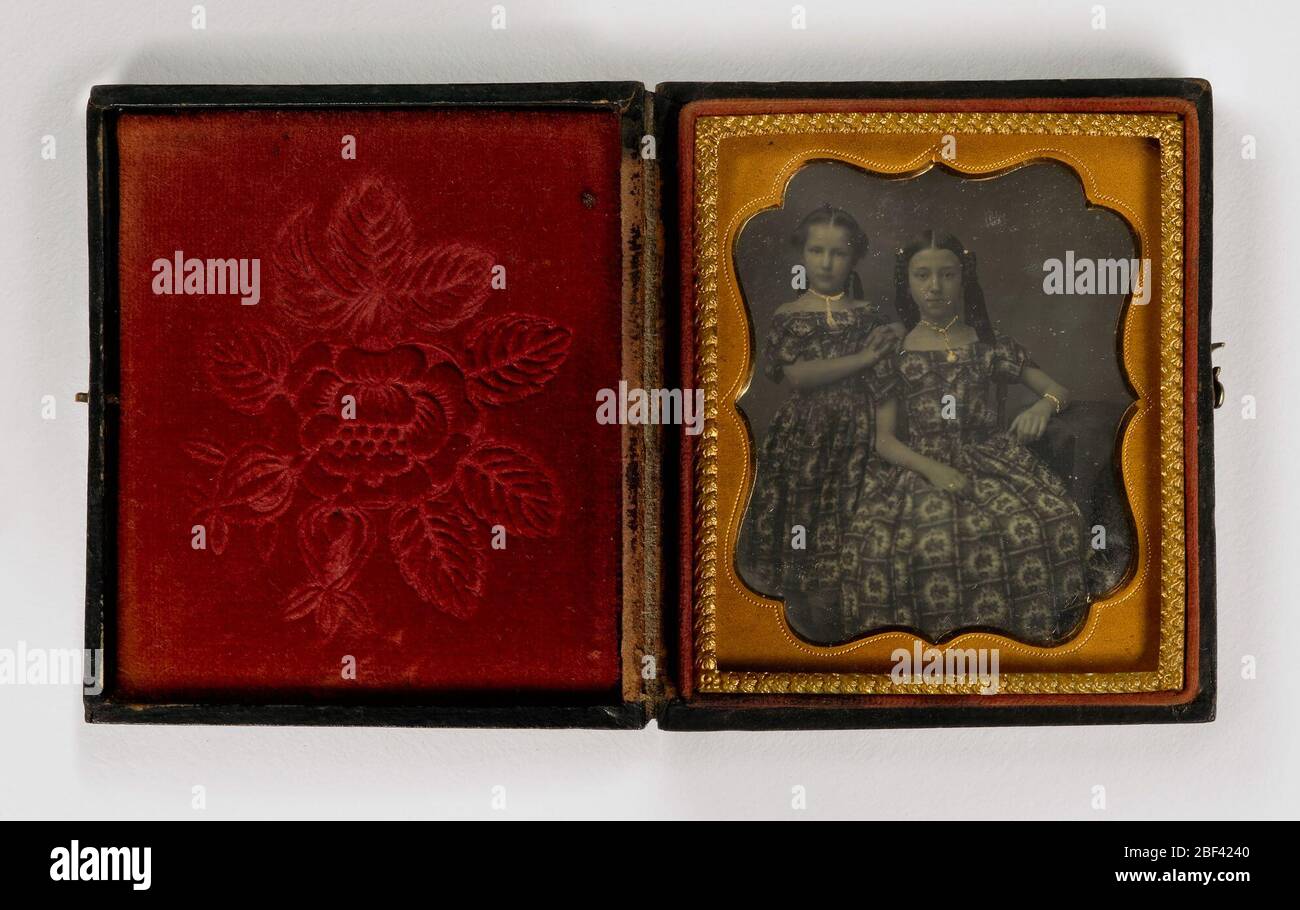 Untitled Two Sisters with Gold Necklaces Stock Photo - Alamy