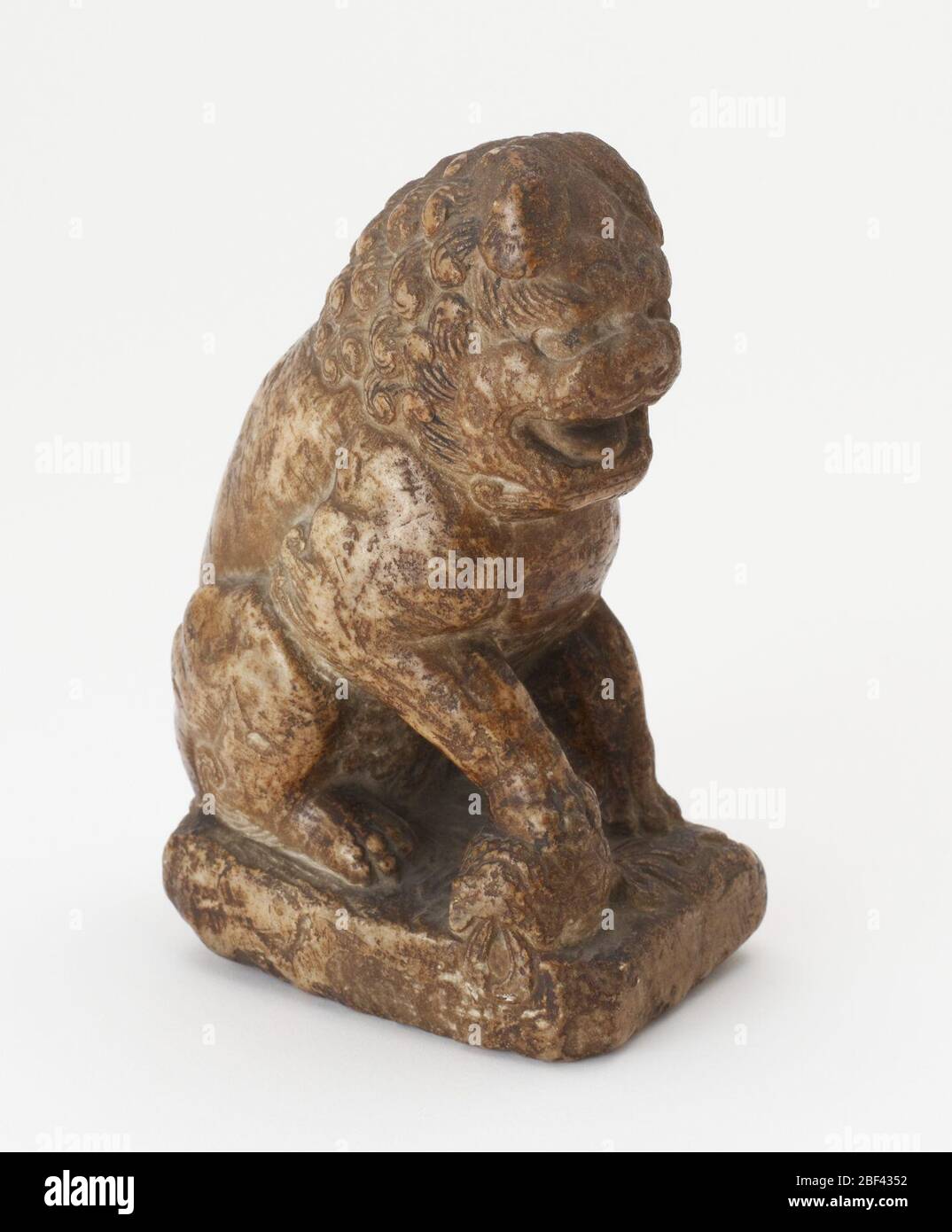 Seated lion. Yamanaka and Co Stock Photo - Alamy