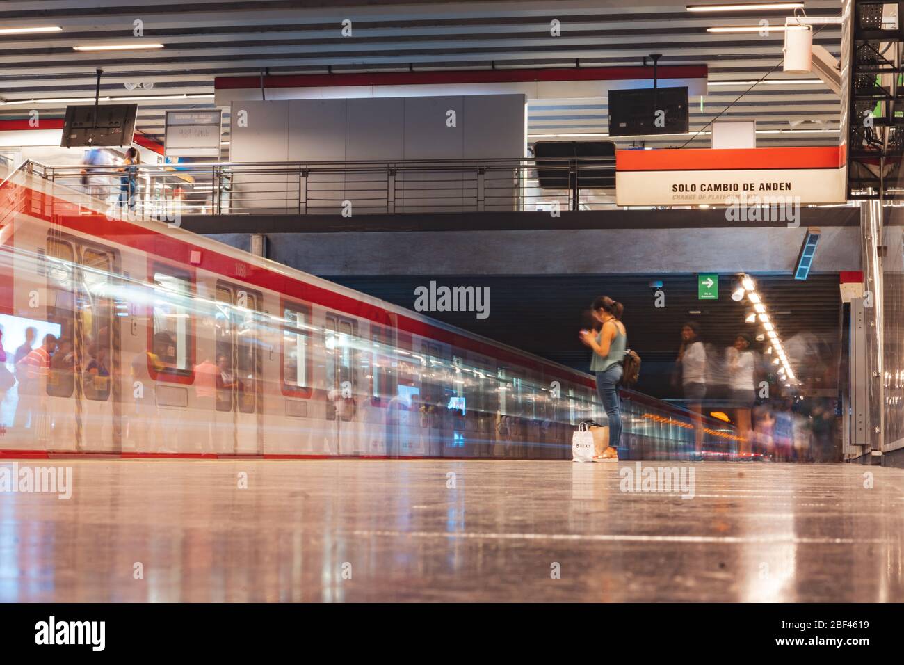 Ns07 metro de santiago hi-res stock photography and images - Alamy