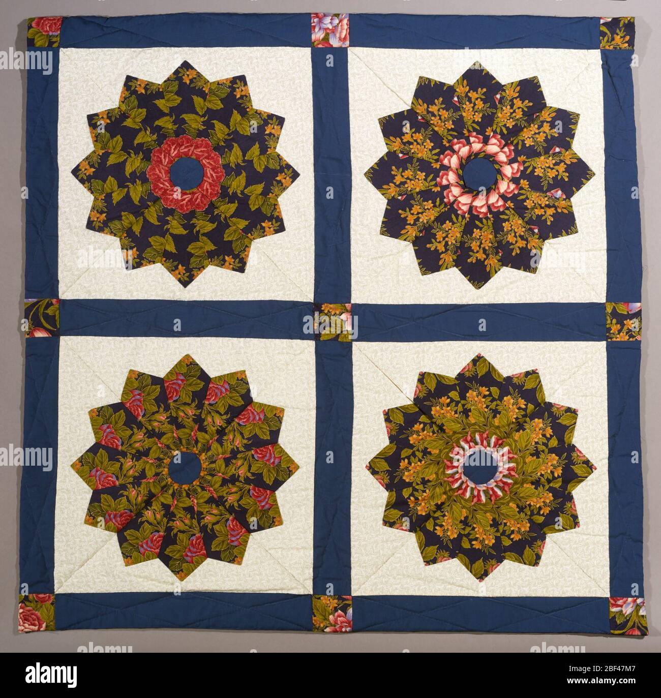 Flower quilt hi-res stock photography and images - Alamy