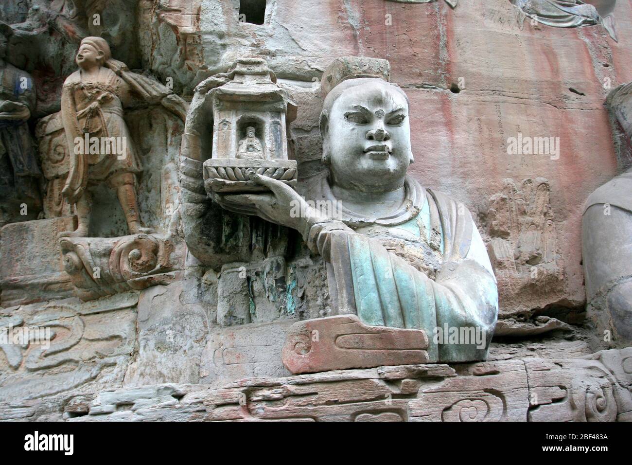 Cliff carved statue hi-res stock photography and images - Alamy