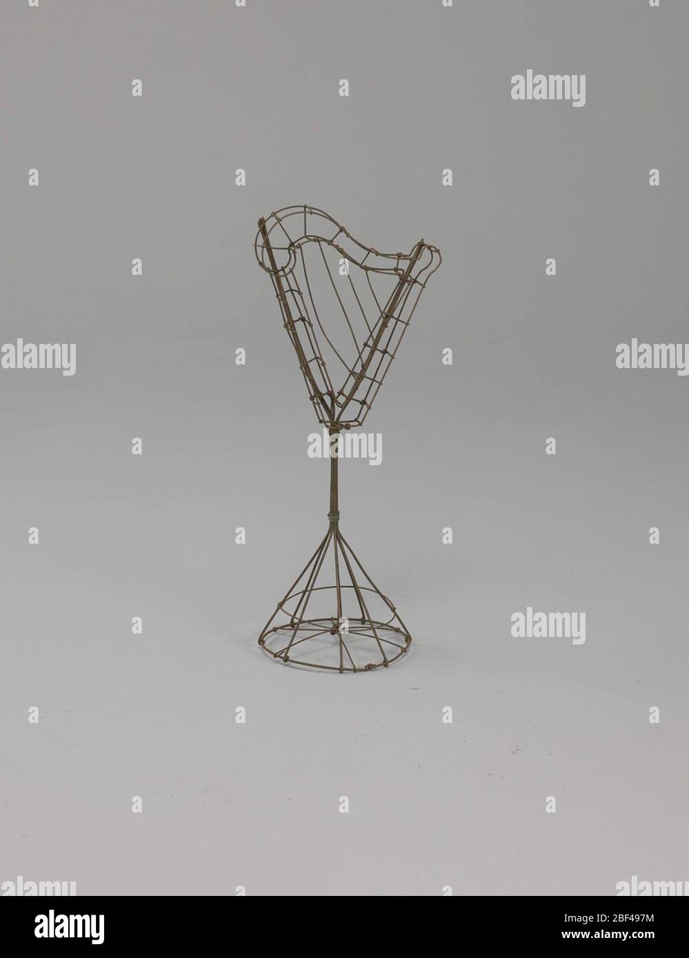 Frame harp hi-res stock photography and images - Alamy