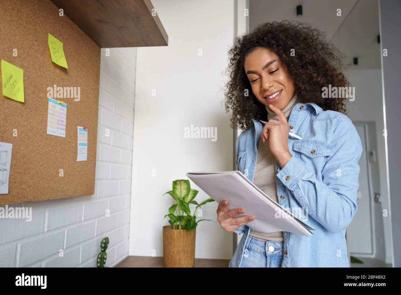 Study desk teen hi-res stock photography and images - Alamy