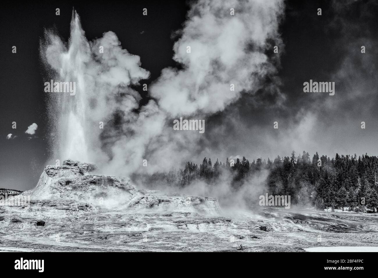 Geyser erupting hi-res stock photography and images - Alamy