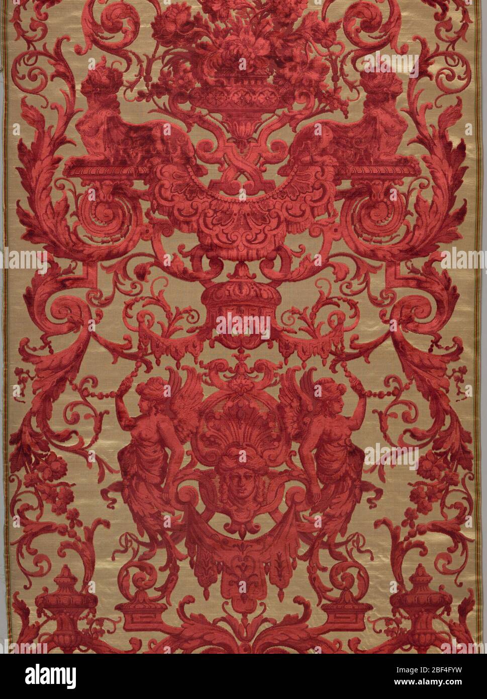 Large scale symmetrical pattern hi-res stock photography and images - Alamy