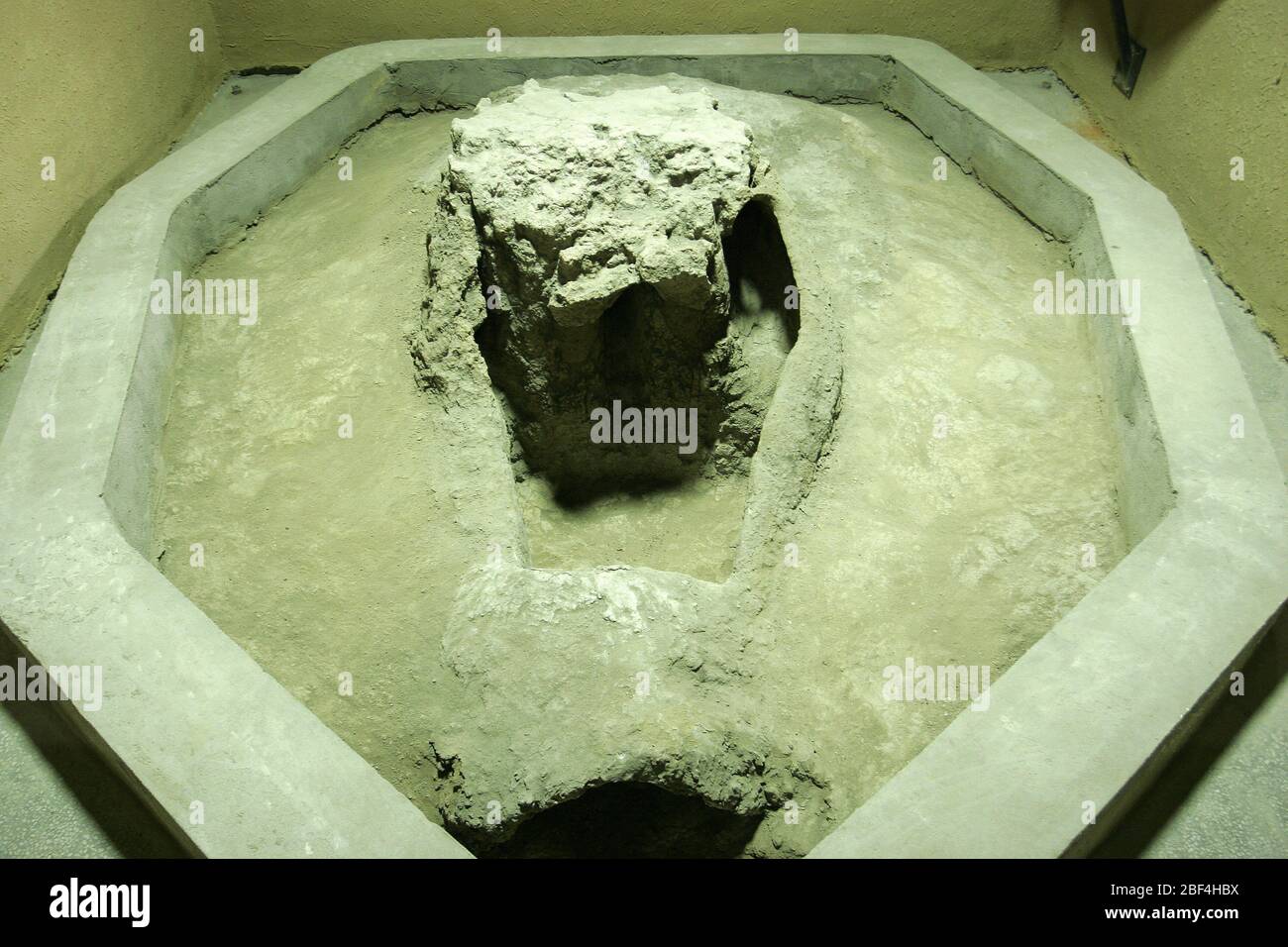 Pottery Kiln Ruins Banpo Site of Xi'an Banpo Museum Stock Photo - Alamy