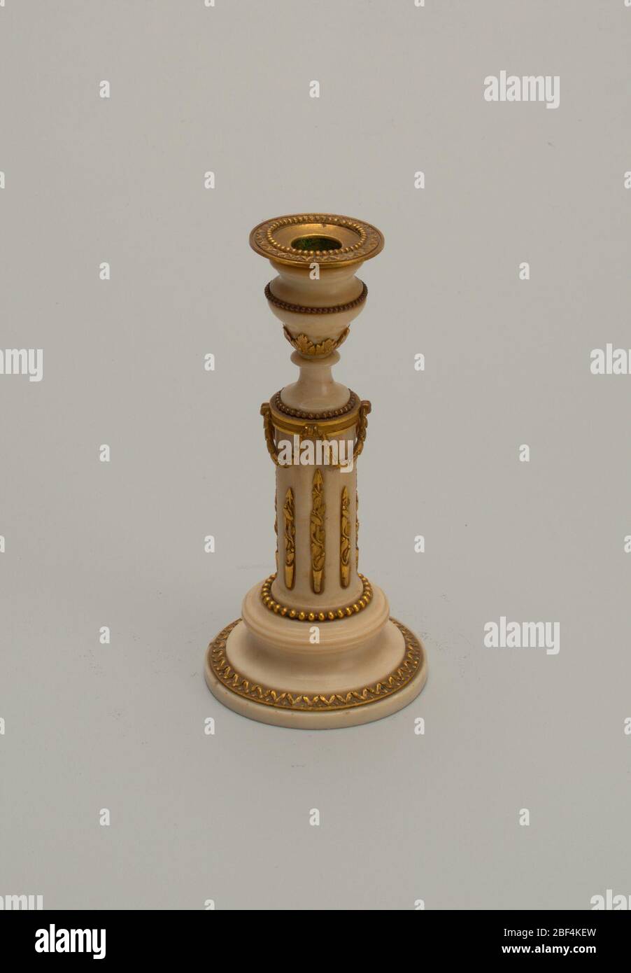 Fluted collar hi-res stock photography and images - Alamy