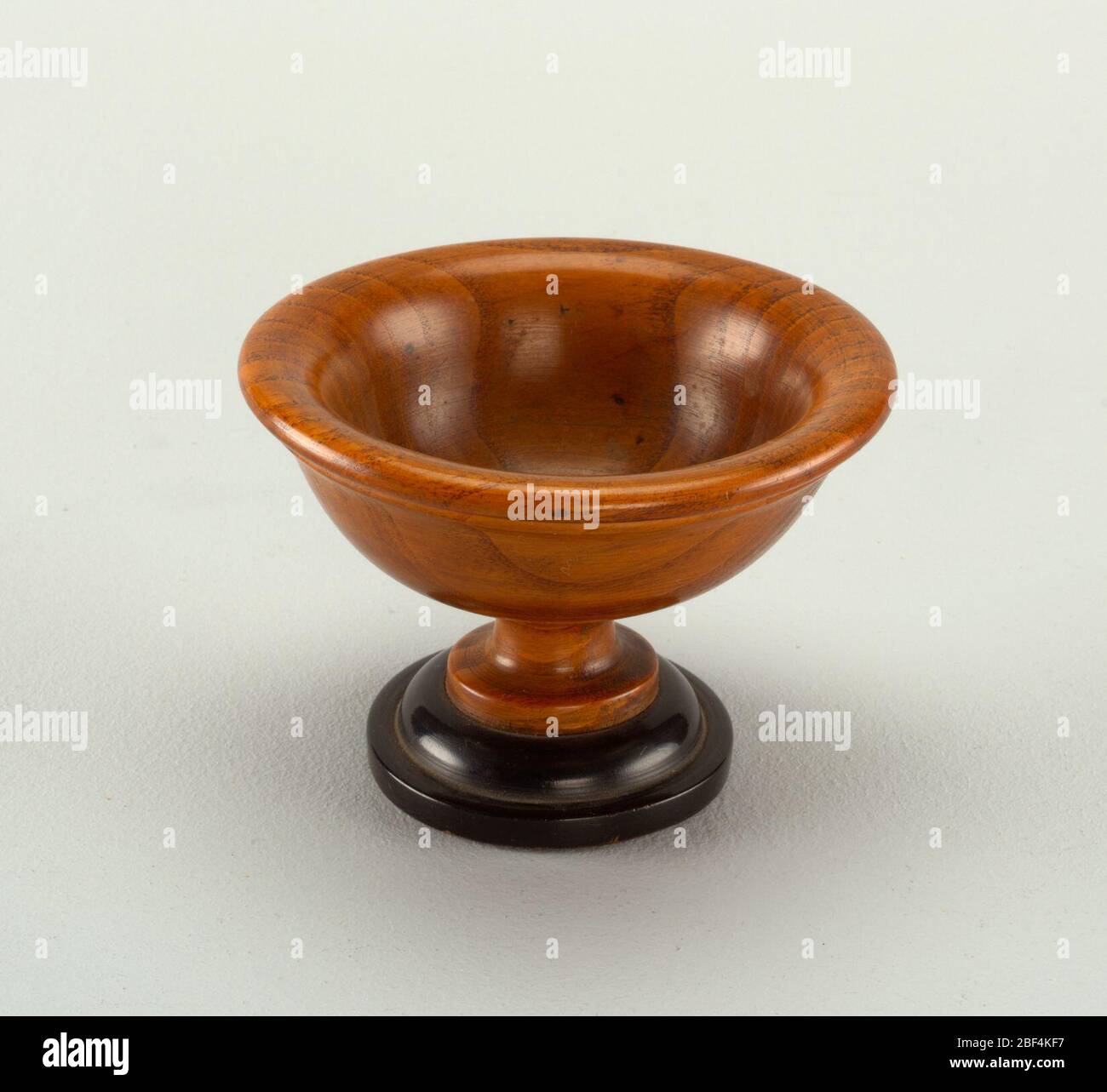 Footed dish hi-res stock photography and images - Alamy