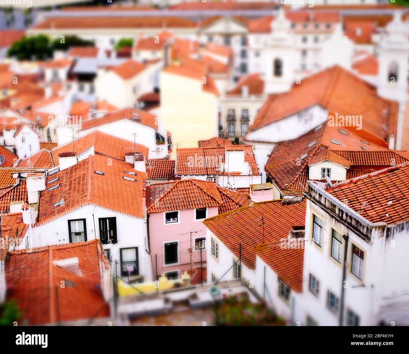 Pastel houses portugal hi-res stock photography and images - Alamy