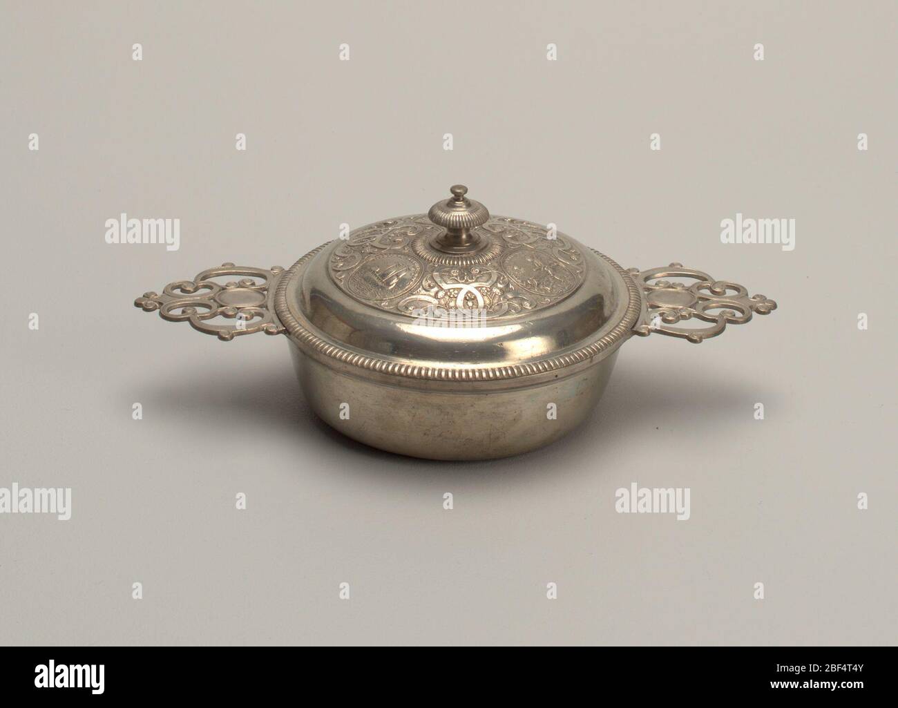 Ornamental scroll handles hi-res stock photography and images - Alamy