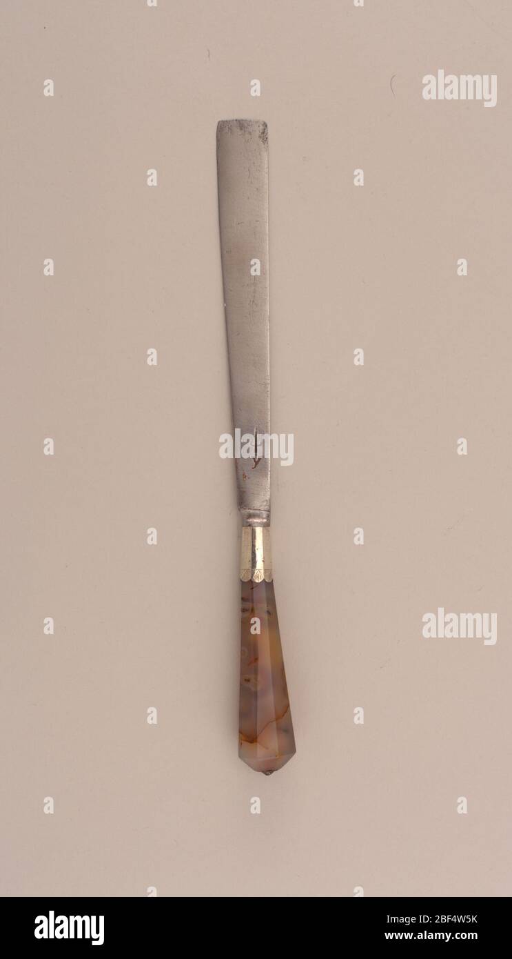 Knife. Eight-panelled agate haft with scalloped, engraved ferrule below ...