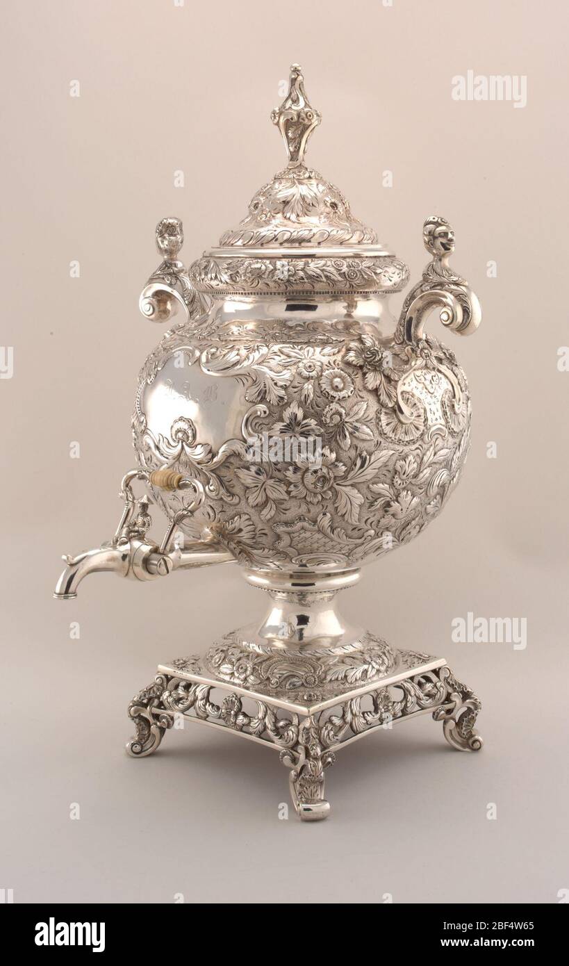 Two rococo cartouches hi-res stock photography and images - Alamy