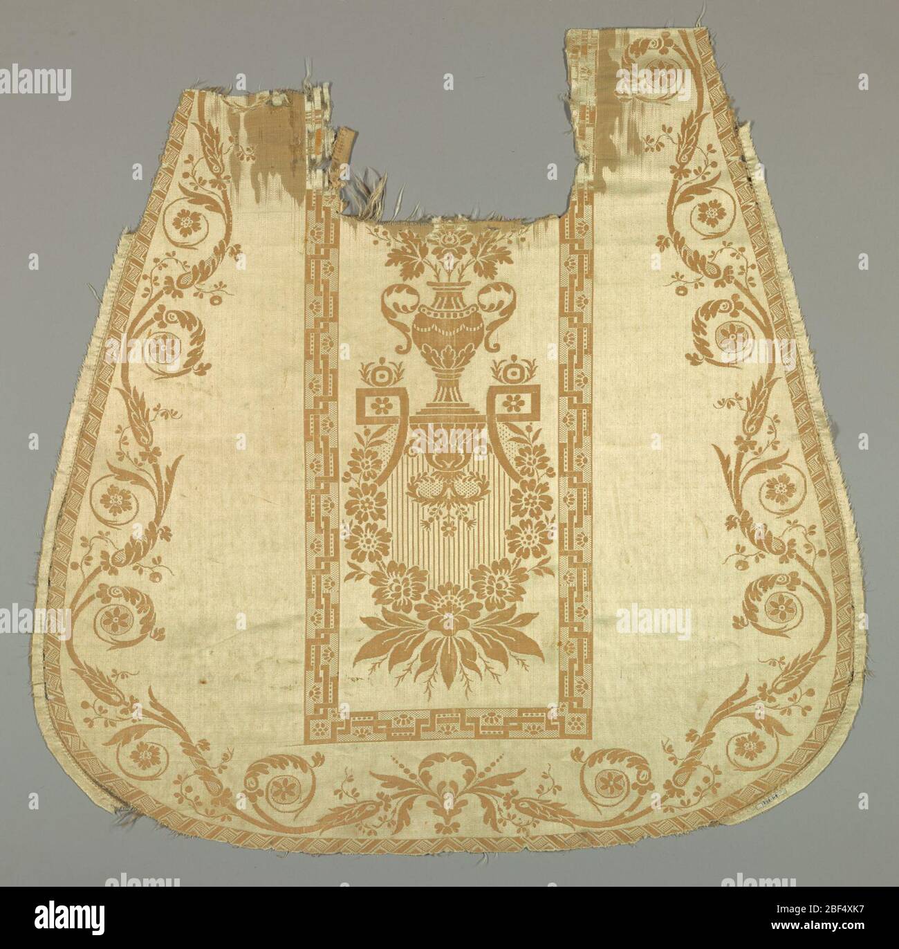 Narrow geometric outline hi-res stock photography and images - Alamy