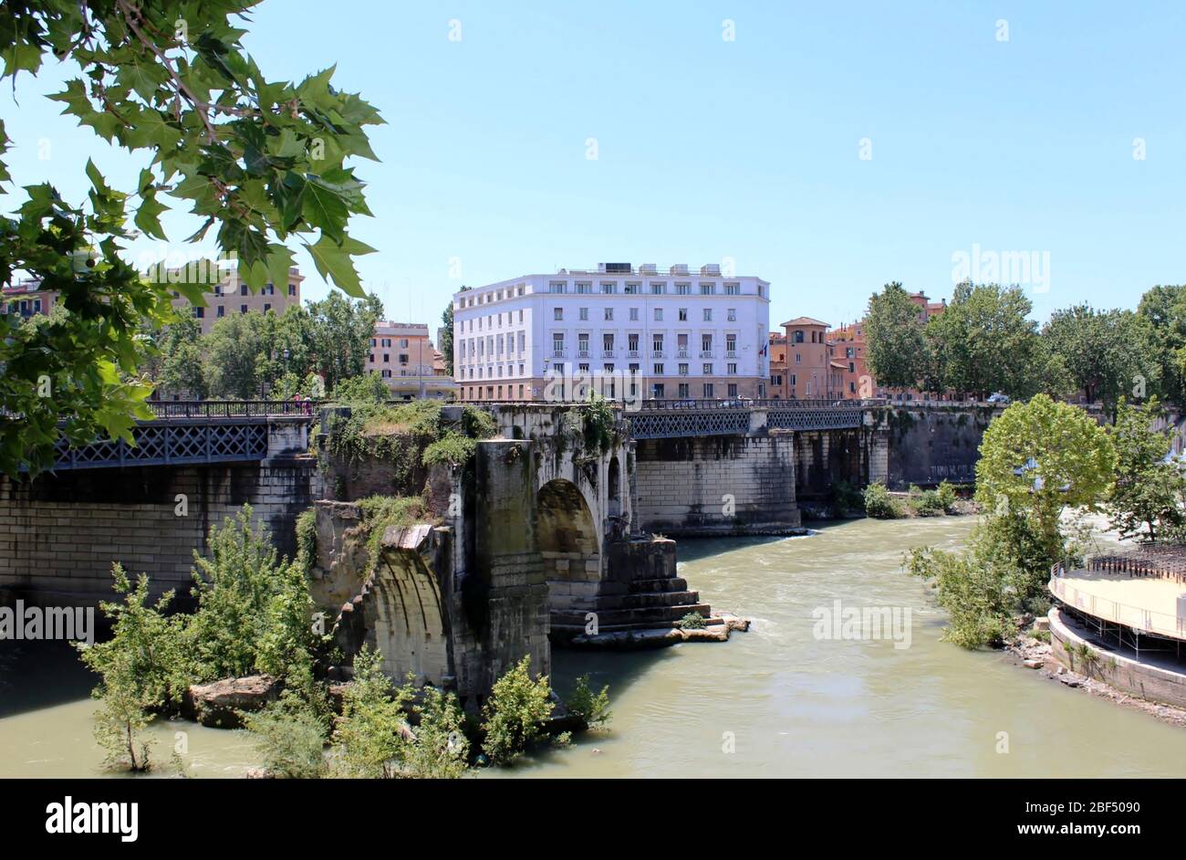 Broken Bridge, Rome, Italy (Ponte Rotto Stock Photo - Alamy