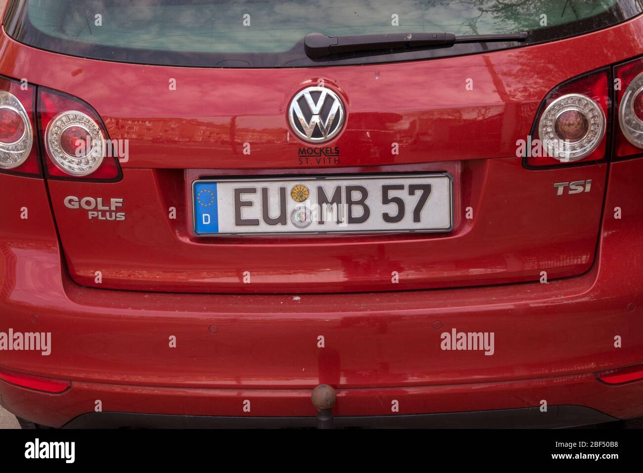 Vw volkswagen logo icon hi-res stock photography and images - Alamy