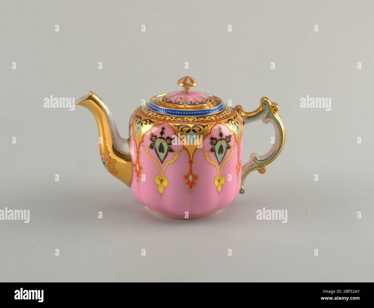Teapot and lid. Lobed, straight-sided body; curving spout; tripple c ...