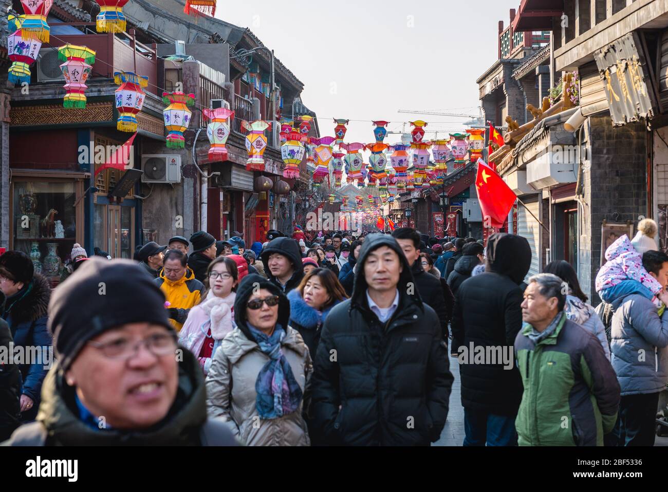 Many people and china hi-res stock photography and images - Alamy