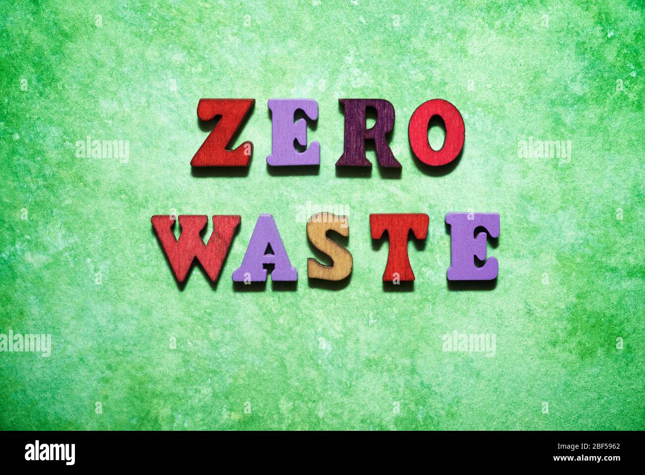 Zero waste text on a green paper Stock Photo - Alamy