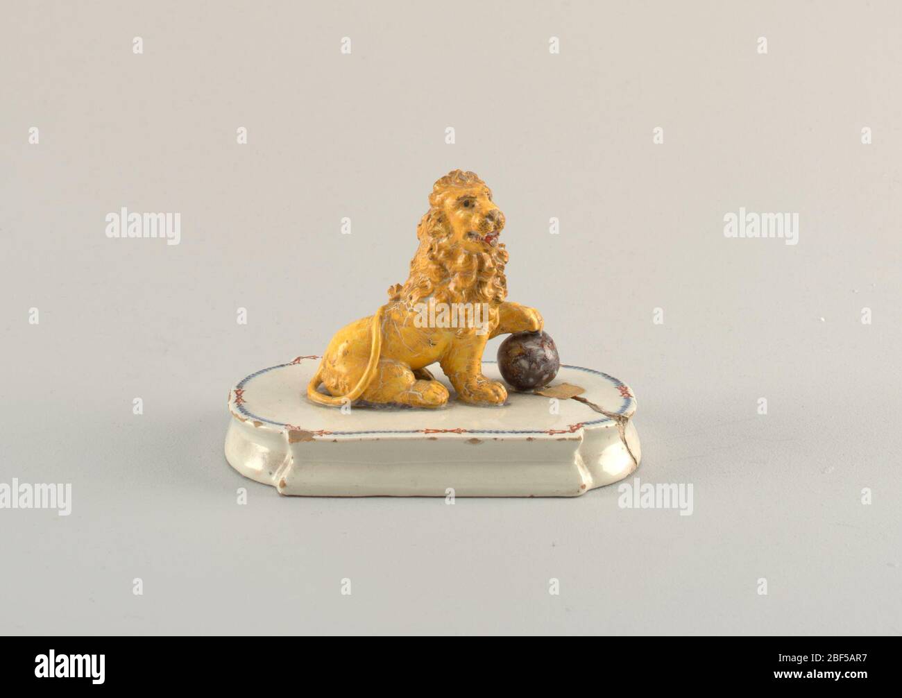 Bronze figure of lion hi-res stock photography and images - Alamy
