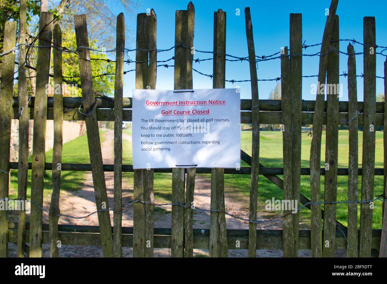 Golf course warning sign hi-res stock photography and images - Alamy