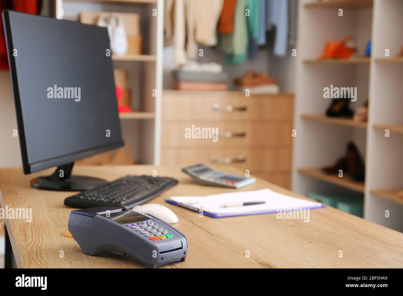 Modern workplace of seller in clothes store Stock Photo - Alamy
