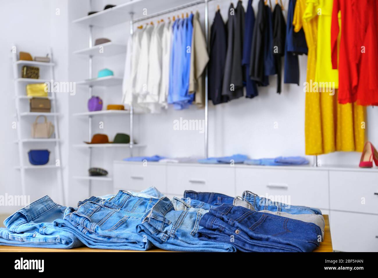 Jeans table display hi-res stock photography and images - Alamy