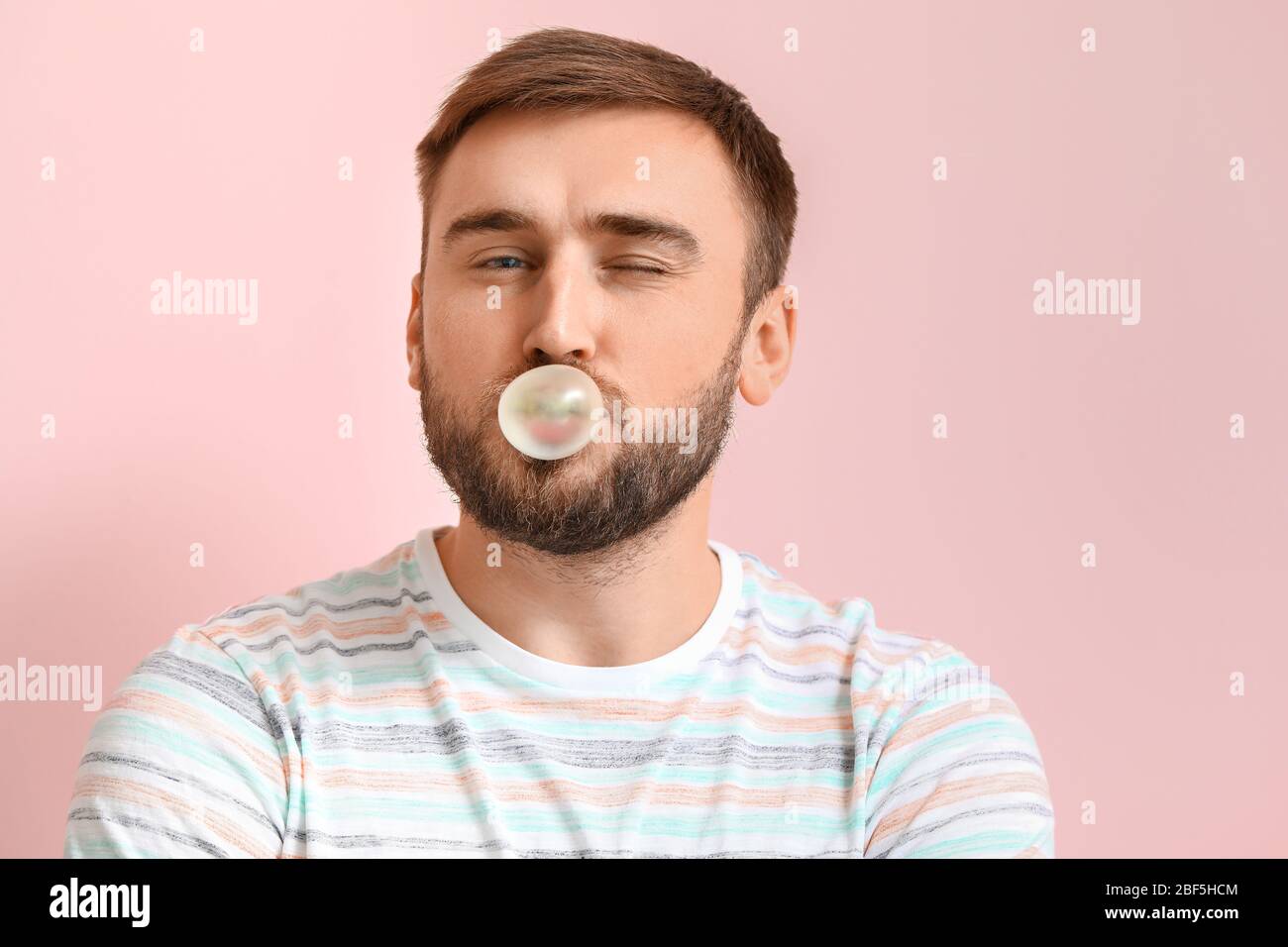Bubbles chewing gum hi-res stock photography and images - Alamy