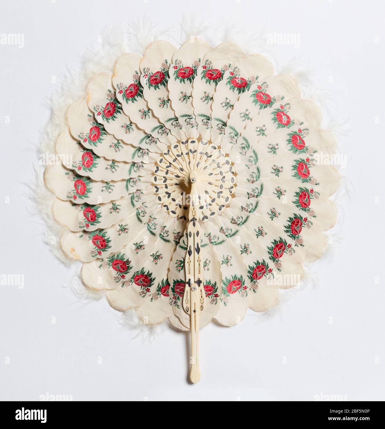 Cockade fan. Cockade fan with white silk leaves with scalloped edges ...