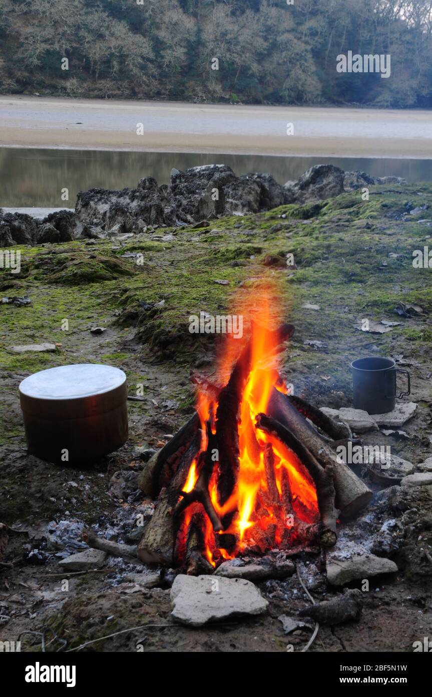 Campfire ready hi-res stock photography and images - Alamy